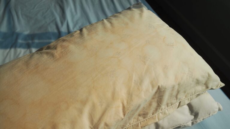 How to clean and prolong the lifespan of pillows | Sealy AU